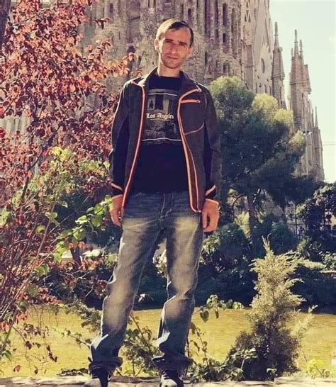 ვუყურებ დღეს დედამიწაზე თუ რაც ხდება და თან ვიხსენებ იმ წლებს ანუ ოთხმოცდაათიან წლებს და ჩვენ