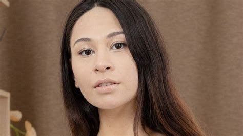 Roxy Muray Biography Wiki Age Career Photos More