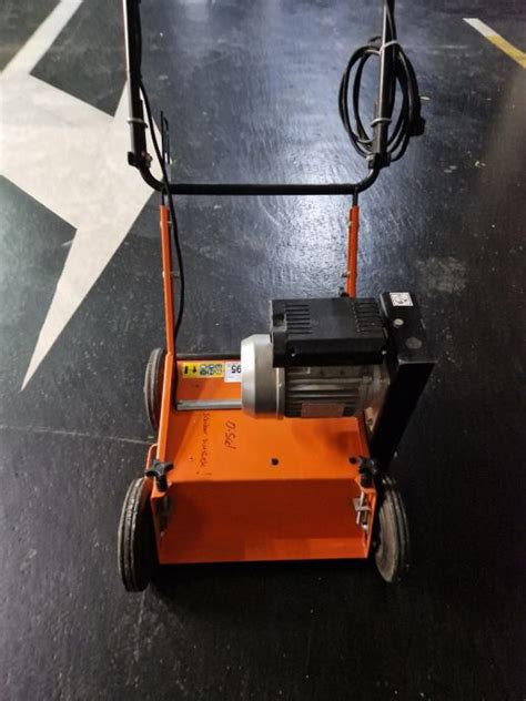 Eliet E401 Vm Stroj Za Prozračivanje I Uređenje Travnjaka