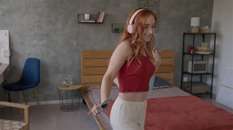 1071 Redhead Dancing Stock Videos Footage And 4k Video Clips Getty