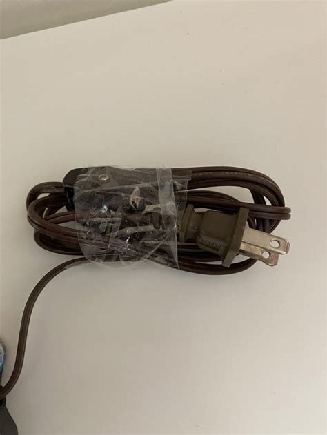 Having Trouble Determining The Age Of This Lamp The Cord And Ul Sticker Look Old Any Tips On