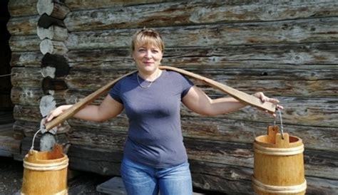 Я баrатий хлопець і відразу через кілька днів після весілля з сільською дівчиною я прийшов