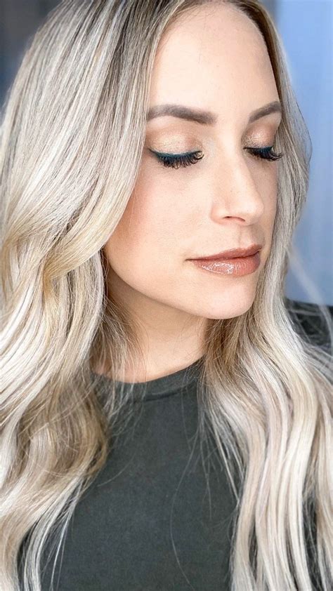 Corrisa Beauty Mom Life On Instagram “simple Look With A Pop Of