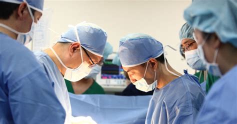 튼튼병원 척추 기형 권위자 김용정 교수 초청