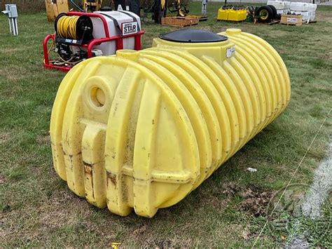 Norwesco 500 Gallon Septic Tank Yellow Jeff Martin Auctioneers Inc