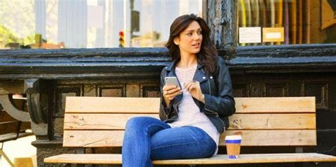 How You Text Your Crush To Get His Attention According To Your Zodiac Sign And Astrology Yourtango