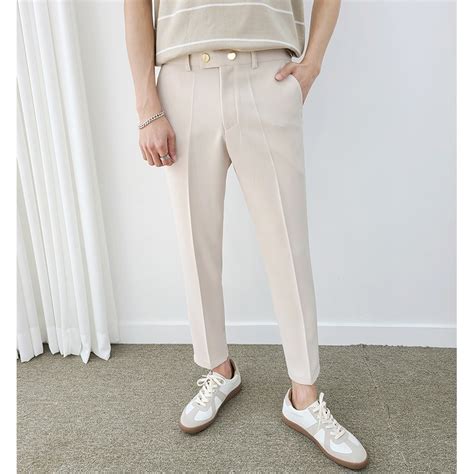 히즈핏 골드 버튼 포인트를 더해준 😘 깔끔한 슬림한 핏 감의 슬랙스👏 여자가 코디하는 여자가 더 Facebook