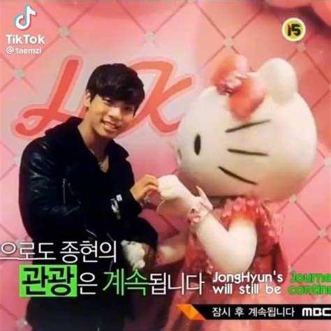 Kpop Shinee Jonghyun At Hello Kitty Cafe [video] Jonghyun Shinee Shinee Jonghyun