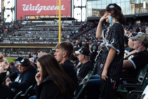 Liederman 怒ったファンが 5000 ドル以上を集めた後、「チームを売ろう、ジェリー」ビルボードがソックス パークの外に上がる Online Mlb