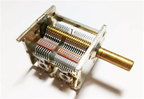 Jenis Kapasitor Variabel Lengkap Ciri Dan Cara Kerja Exponesiaid