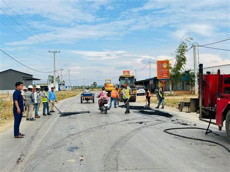 អភិបាលខណ្ឌកំបូល ចុះពិនិត្យការងារជួលជុល ផ្លូវបេតុងសំបុកមាន់ ស្ថិតក្នុងសង្កាត់ស្នោរ ខណ្ឌកំបូល