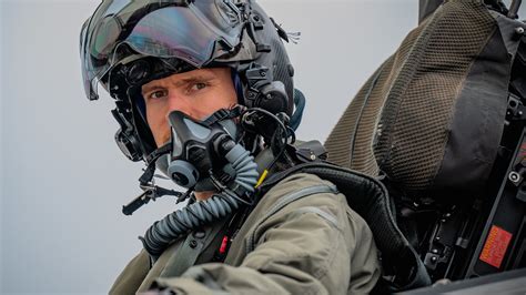 Explained What Fighter Jet G Force Does To The Body