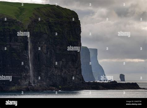 Surf Pillar Risin Og Kellingin Risin And Kellingin Eysturoy Djupini