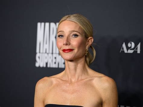 Gwyneth Paltrow Goes Topless While Cooking A Boyfriend Breakfast