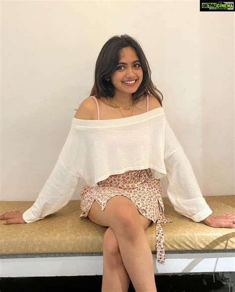 Actress Devika Sanjay Hd Instagram Photos And Wallpapers October 2022