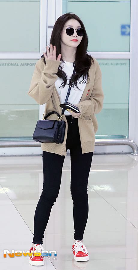 [포토엔hd] 청하 작지만 완벽한 비율 공항패션