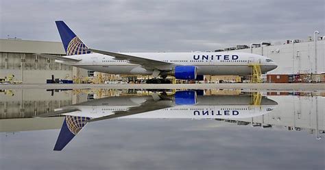 United Airlines 1996 Boeing 77 N780ua C N 26944 San Francisco International Airport 2022