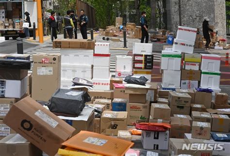 수원 택배대란 아파트 정문앞에 수백상자 야적 르포 파이낸셜뉴스 수원 택배대란 아파트 정문앞에 수백상자 야적 르포 파이낸셜뉴스