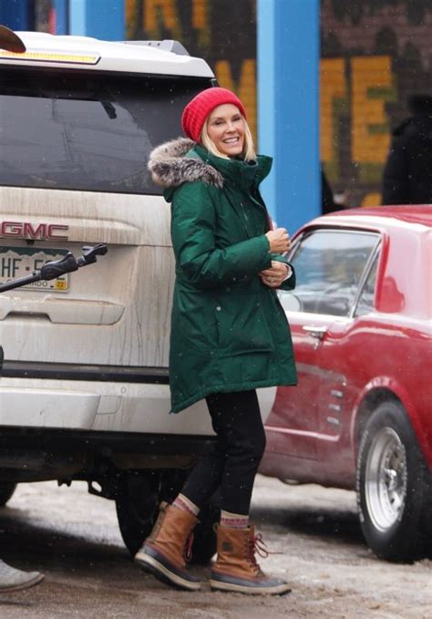 Erinn Bartlett Out In Aspen 12 25 2022 • Celebmafia