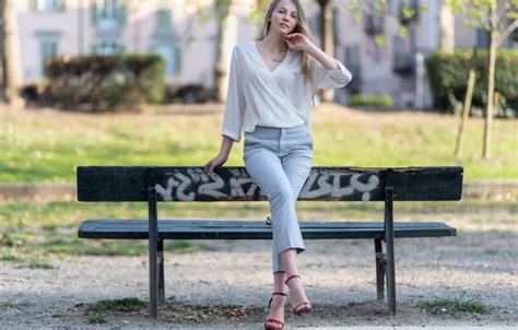 Wallpaper Girl Model Bench Liliya For Mobile And Desktop Section девушки Resolution