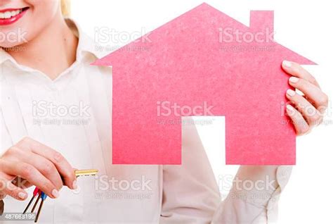 비즈니스 여자 부동산 중개인 쥠 붉은색 종이가 하우스 키별 개념에 대한 스톡 사진 및 기타 이미지 개념 개념과 주제 건축물 Istock