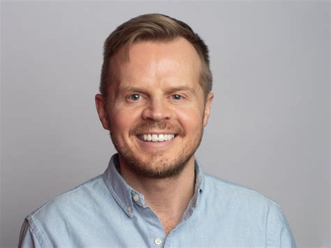 Headliners Oliver Foster