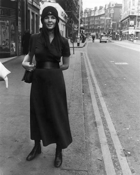 Ali Macgraws 1970s Style In 15 Vintage Photos Vogue France