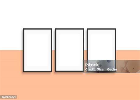 복숭아 솜털 색 배경에 3 개의 프레임 모형 디자인 갤러리 벽 모형 디자인 3가지 개체에 대한 스톡 벡터 아트 및 기타 이미지 3가지 개체 간판 실물 모형 Istock