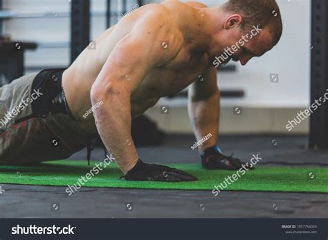 Bodybuilder Workout Athlete Making Push Ups Stock Photo 1057754033 Shutterstock