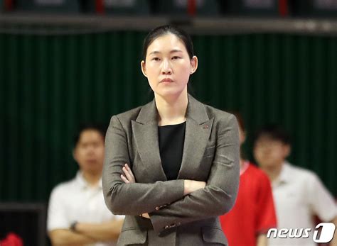 Bnk 박정은 여성 감독 최초 여자농구 우승 새 역사 썼다 뉴스1 Bnk 박정은 여성 감독 최초 여자농구 우승 새 역사 썼다 뉴스1