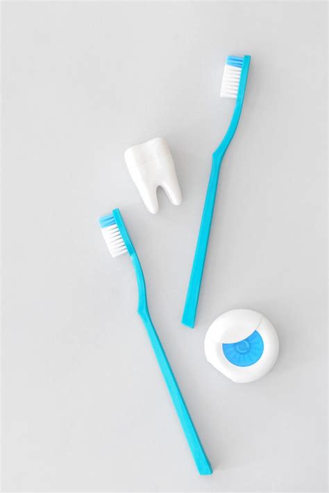 The Best Way To Floss With A Permanent Retainer