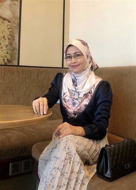 Pin By Dendy Musyali On My Saves Beautiful Muslim Women Arab Girls