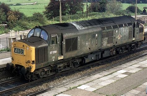 Vintage Br Class 37 37230 In Shabby Green Livery