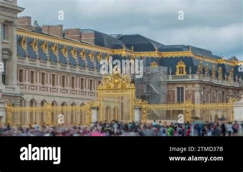 People Queue Entrance Gates Stock Videos And Footage Hd And 4k Video Clips Alamy