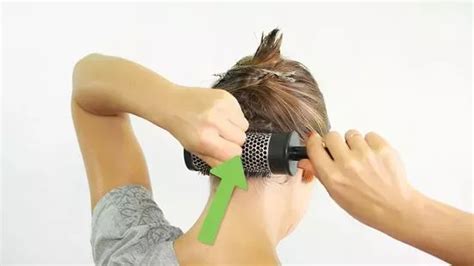 How to Style a Bob Top 5 Quick and Easy Ways Coiffer carré Styles bob Carré court bouclé