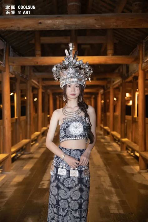 穿上侗族服饰写生，我们是明媚的侗族少年！ 广州寒阳画室