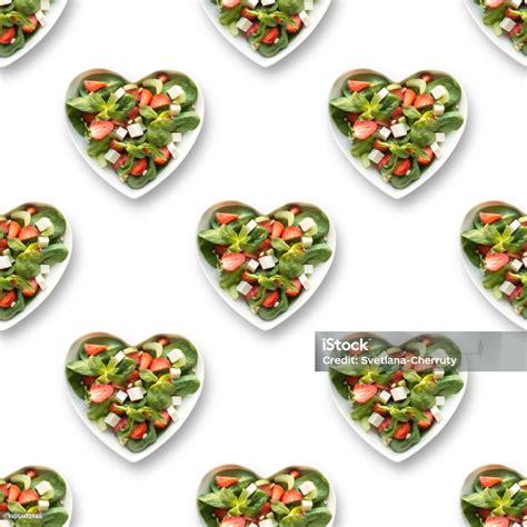 토마토 오이 마이크로 그린 무를 접시 모양으로 그린 하트 모양으로 샐러드의 원활한 패턴 개념 채식주의 자와 건강한 식습관 0명에 대한 스톡 사진 및 기타 이미지 Istock