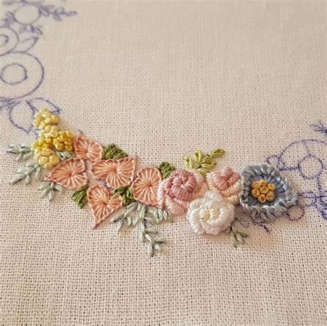 프랑스자수🌿별헤는자수 On Instagram 마리거트 부케자수 수업이 끝난 주 부터 시작해서 완성한 아이~프랑스자수 꽃자수 부케자수 Embroider