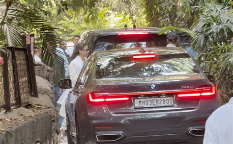Ranbir Kapoor Pays Last Respects To Ayan Mukerjis Father Deb Mukherjee As Pallbearer At Funeral
