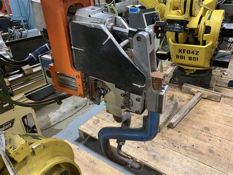 Used FANUC R2000iB 210F 210KG X 2655MM REACH 6 AXIS CNC ROBOT W R30