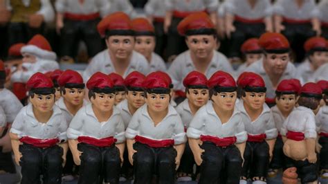 Caganers La Escatológica Y Amada Costumbre De La Navidad En Cataluña