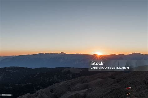 일몰에 산에서 아름다운 풍경 석양이 지는 타탈리 산 꼭대기에서 타우루스 산맥의 아름다운 전망 케머 터키 엽서 보기 0명에 대한 스톡 사진 및 기타 이미지 Istock