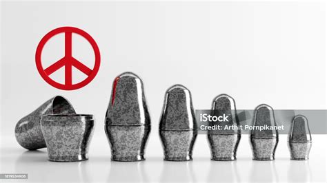 금속 러시아 인형의 3d 렌더링과 흰색 배경에 평화 기호 평화와 자유 개념 Referendum에 대한 스톡 사진 및 기타 이미지 Referendum 개념 공예