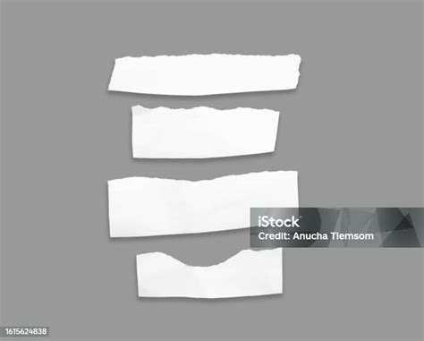 흰색 찢어진 노트 배경에 대한 찢어진 종이 가장자리 투명한 배경에 찢어진 종이 텍스처 클리핑 경로가 있는 흰색 배경에서