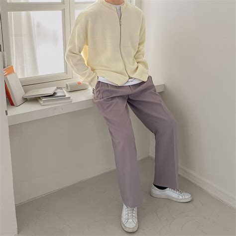 플라이데이 미니멀한 디자인으로 제작되 니트 집업🧡 깔끔하고 모던한 디자인으로 활용도👍👍