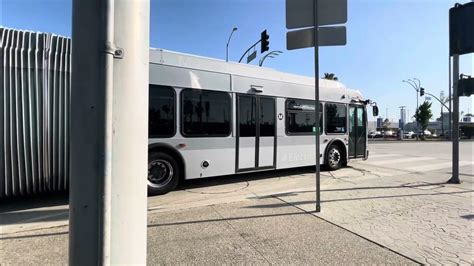 New Flyer Xe60 Departs Van Nuys Sta Youtube
