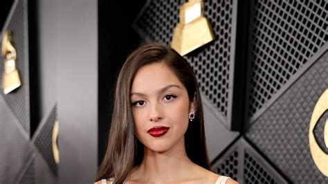 Olivia Rodrigo Stürzt Während Melbourne Show Dramatisch