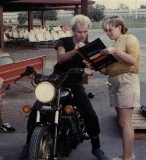 Sting Giving His Autograph To A Teenage Gwen Stefani 1983 R