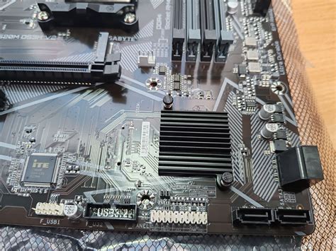 Материнская плата GIGABYTE A520M DS3H V2 (AM4, mATX) — купить по низкой ...