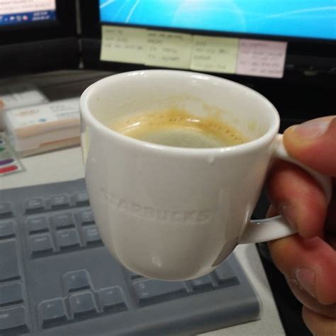 그래도 살만한 세상 회사탕비실에 공용컵에 ㅋ 스타벅스 에스프레소 잔이 등장함 ㅋㅋ 귀엽네 ㅋㅋ 에스프레소잔